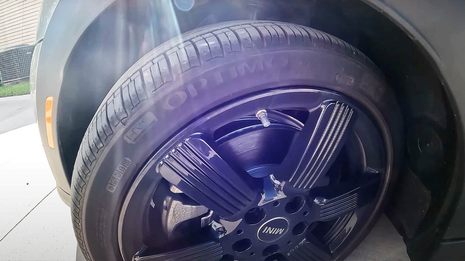 Metal Valve Stems Vs Rubber: Exploring the Pros and Cons - Tire Crunch