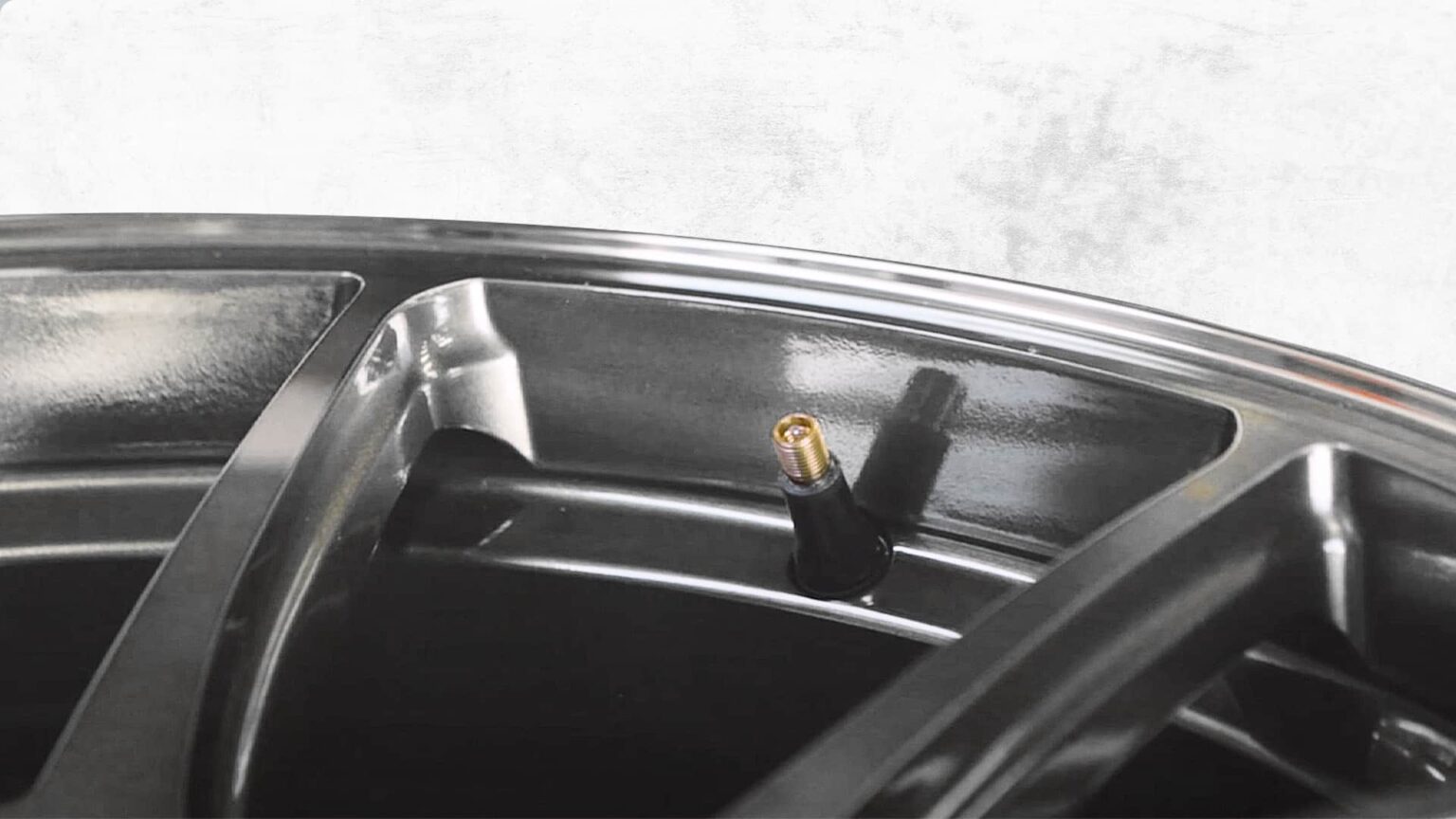 Metal Valve Stems Vs Rubber: Exploring the Pros and Cons - Tire Crunch